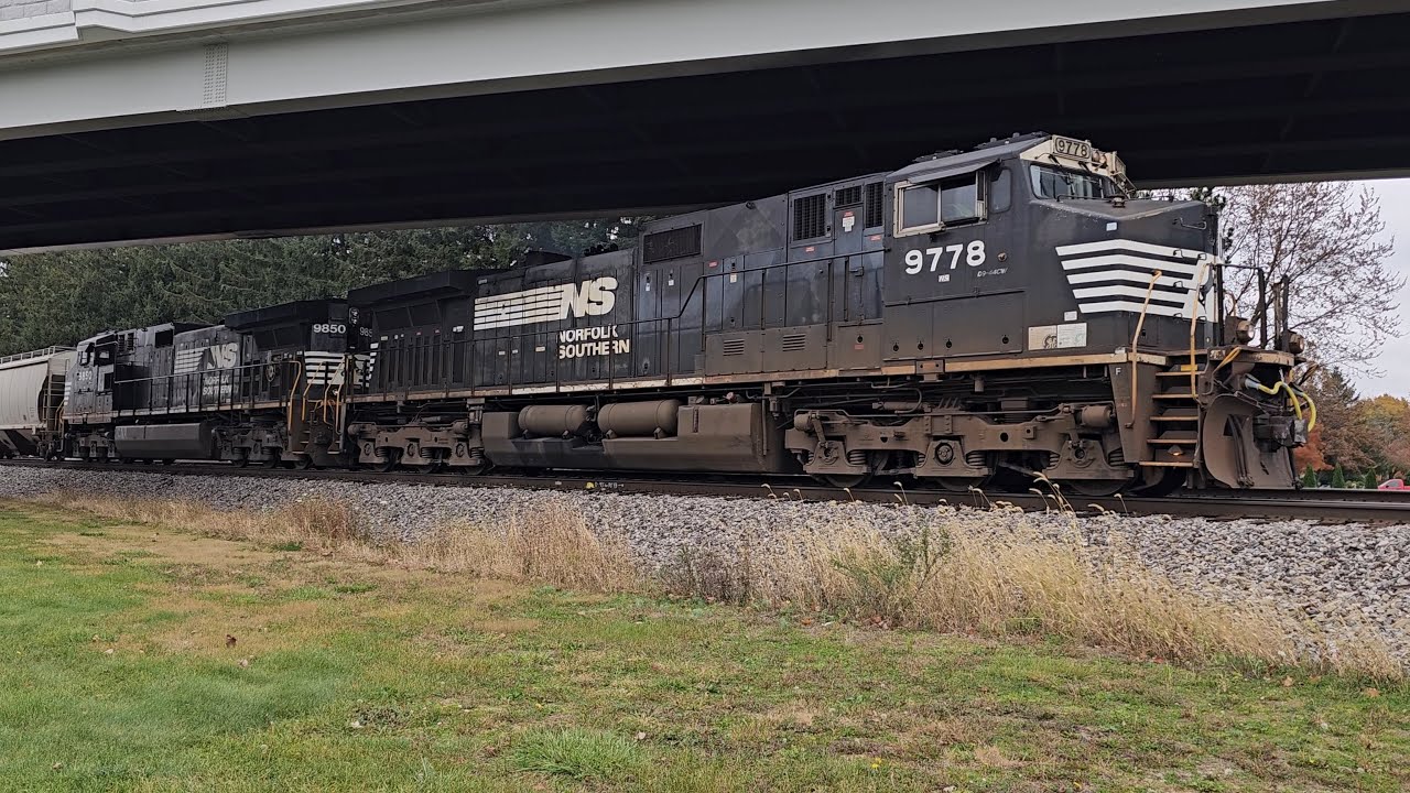 More Slow Moving Trains & Some Faster In Bellvue Ohio Part 2 - YouTube