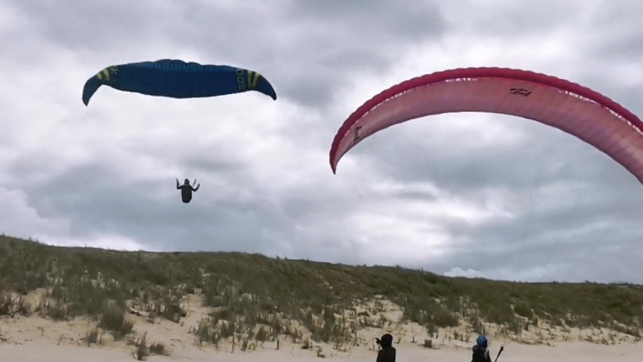 Paraglider frontal collapse strong wind - YouTube