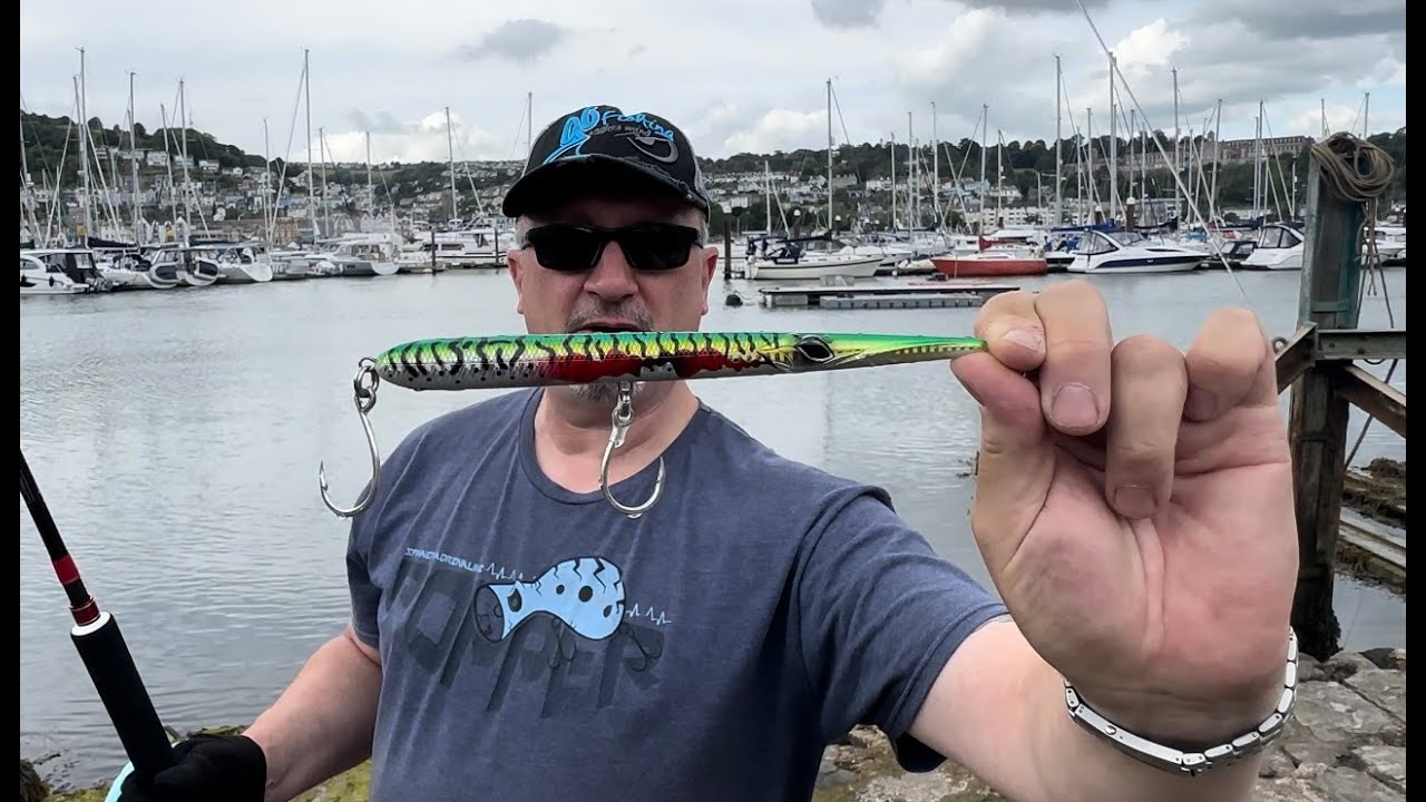 Hunt House Needle Fish lure in water action - YouTube