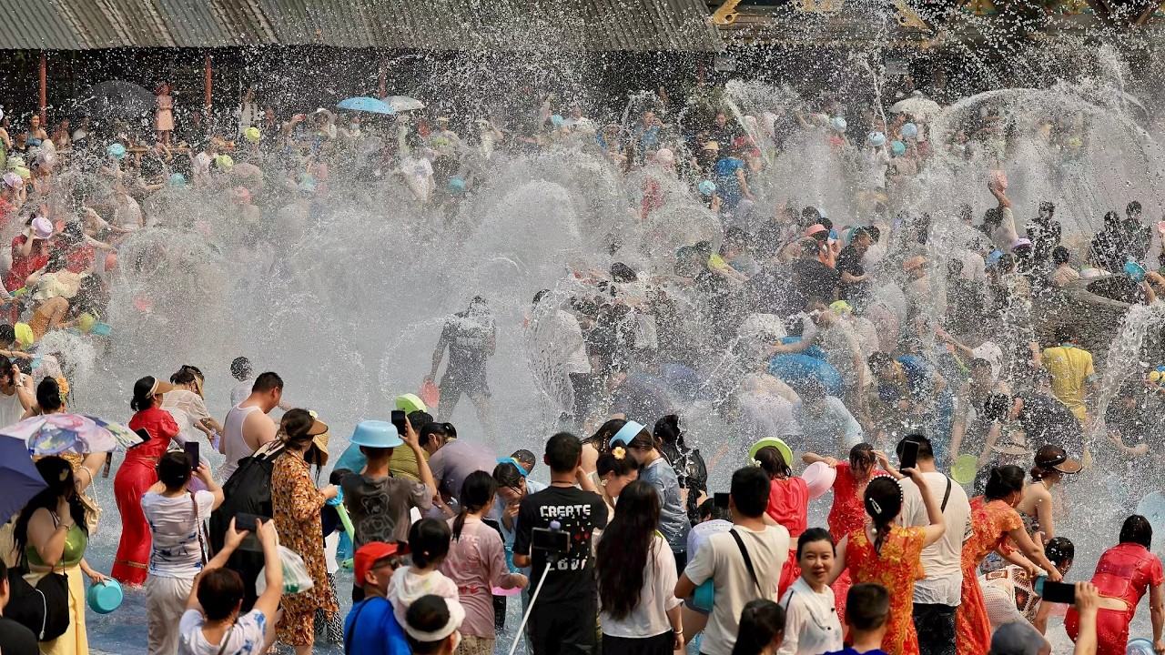 Live Lets Get Soaked Join The Water Splashing Festival Youtube 4322