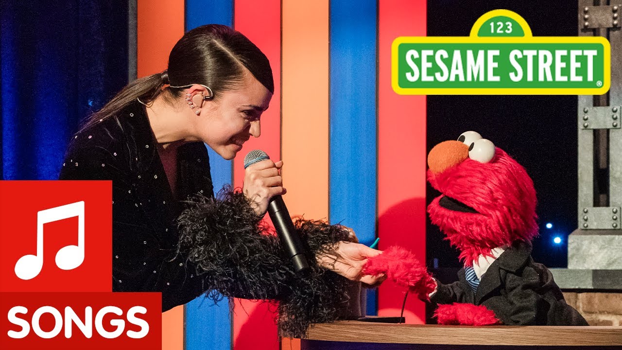 Hush Little Baby feat. Sofia Carson | The Not-Too-Late Show with Elmo ...
