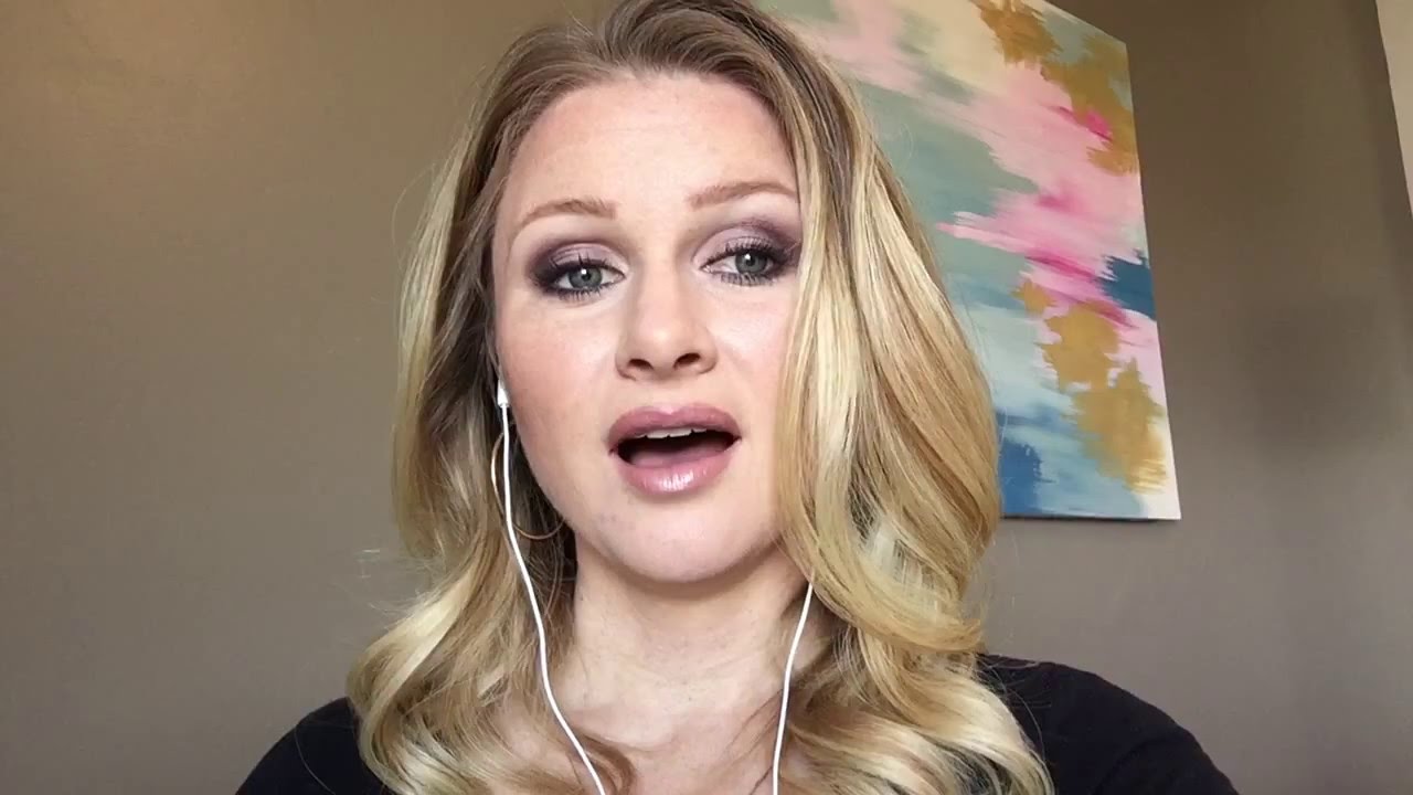 Elizabeth Young (Soprano) #hallelujah - YouTube