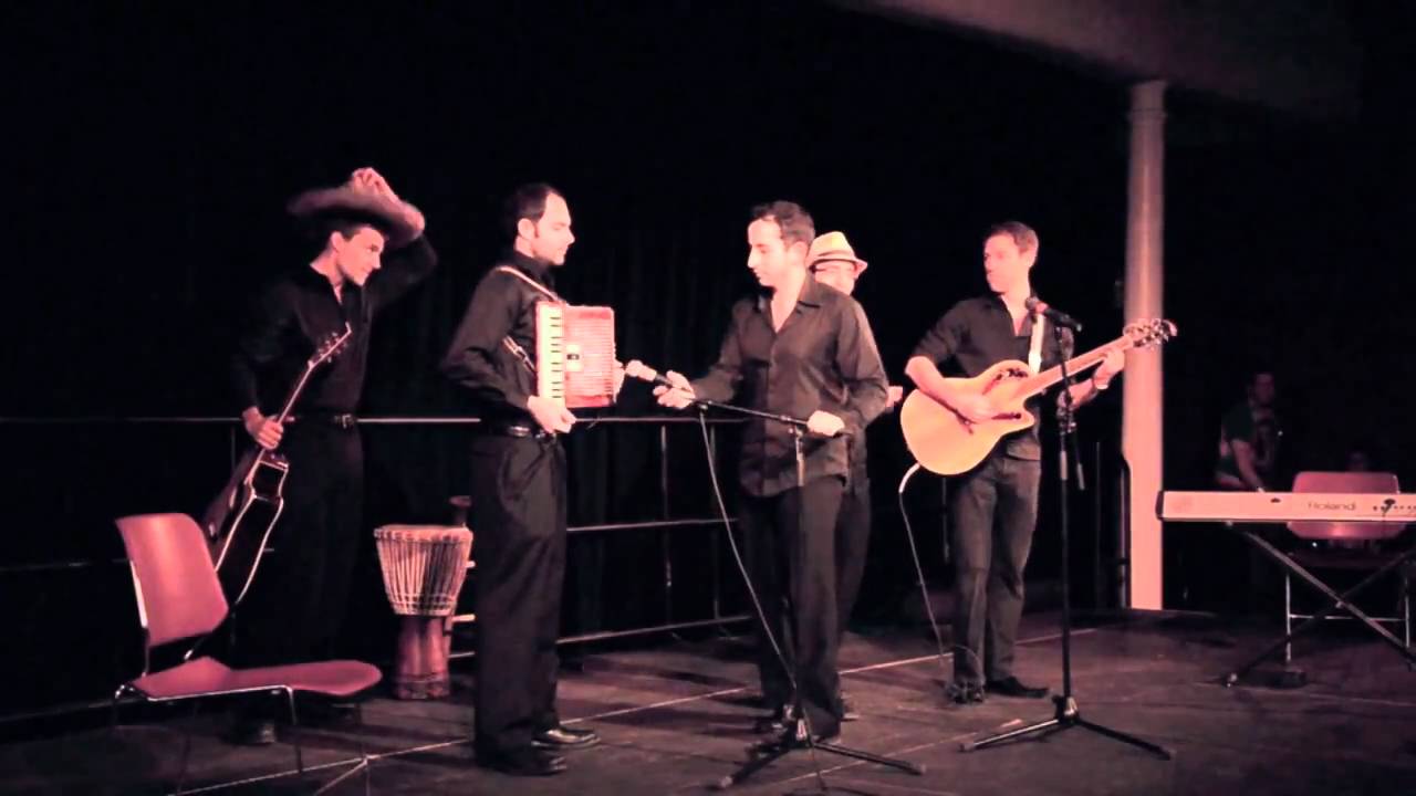 Disko Boy / Cancion del Mariachi - The Putitos - YouTube