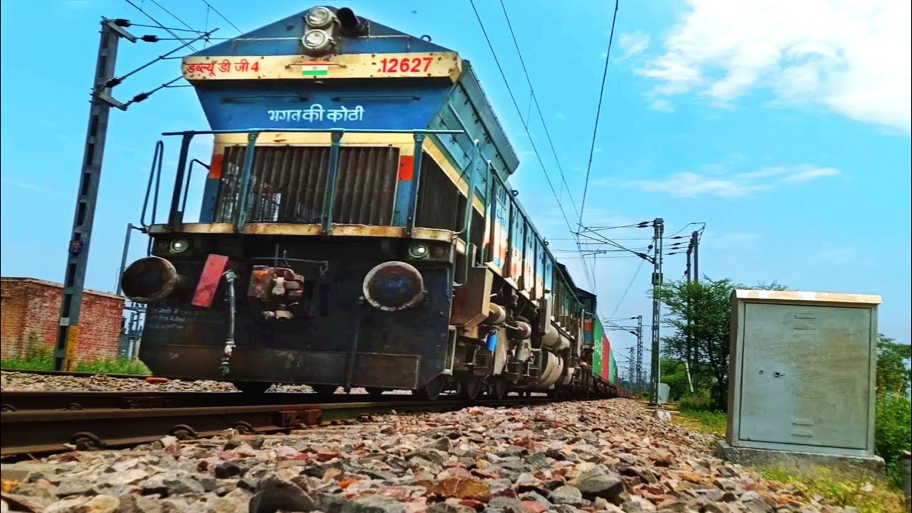 WDG4 IN HIGH SPEED CURVING ACTION WITH FREIGHT CONTAINER - YouTube