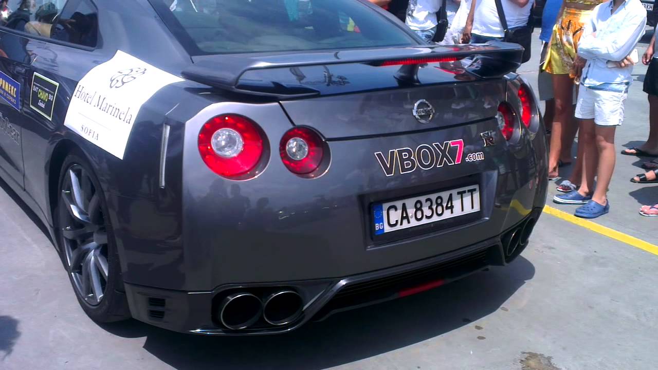 Nissan GT-R Rev - YouTube