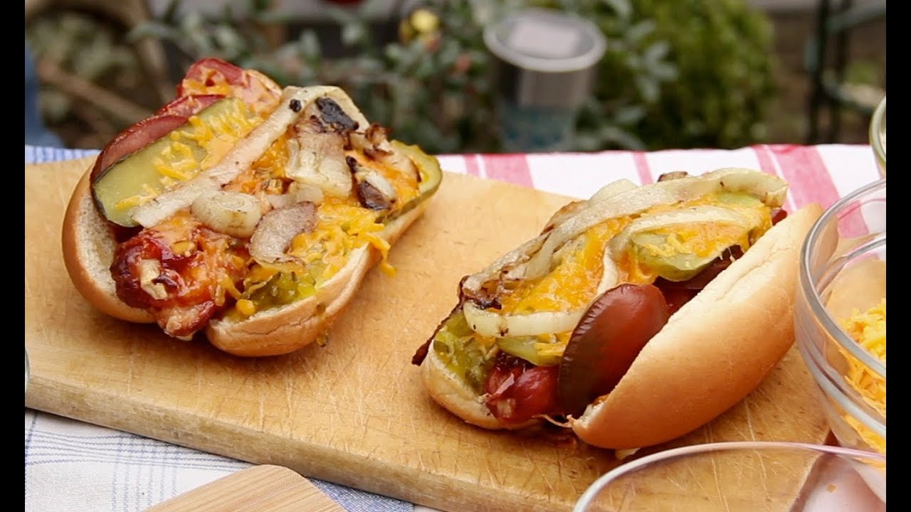 Die Grillshow 26: Hot Dogs nach Johnny specialised Art - YouTube