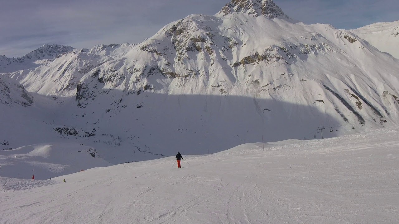 Skiing down the Arcelle run in Val D'Isere. December 2018. - YouTube