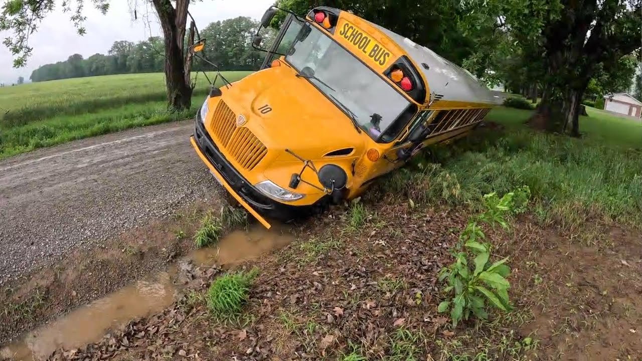 ROAD GIVES WAY UNDER A SCHOOL BUS!!! BOTH OUR 50 TONS WORK TOGETHER ...