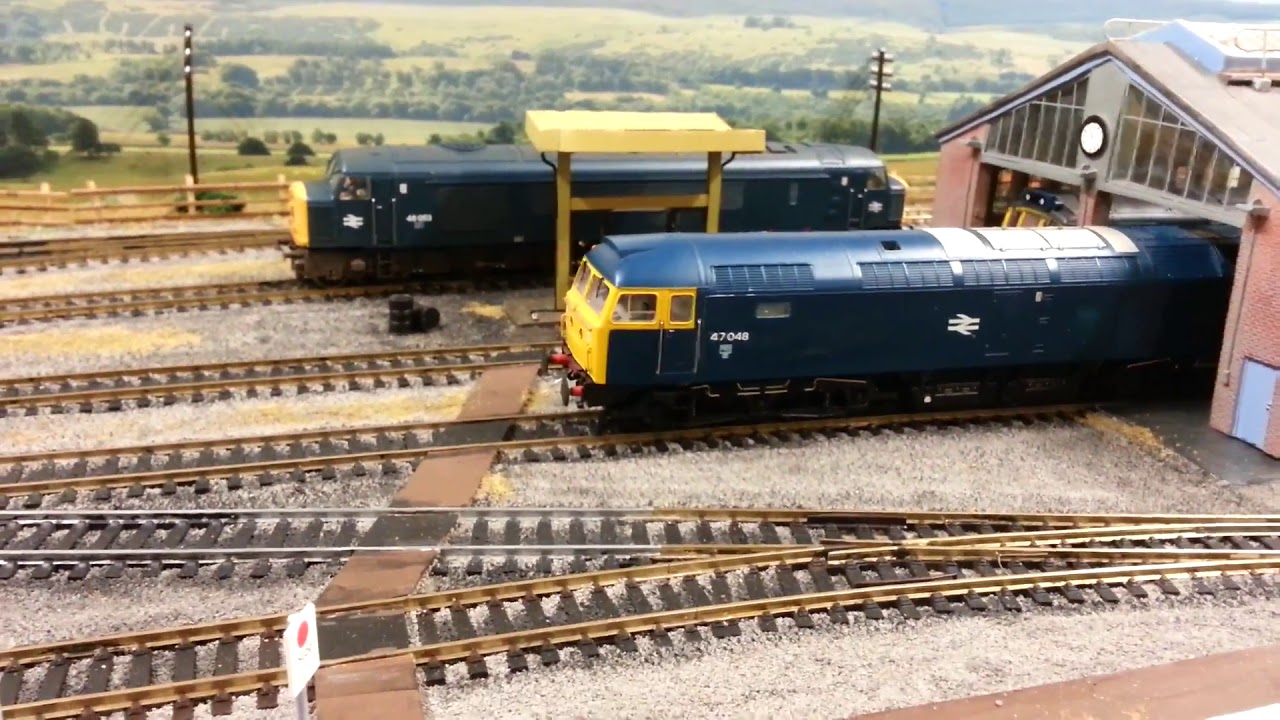 BACHMANN CLASS 47 DCC SOUND SUMMERS LANE - YouTube