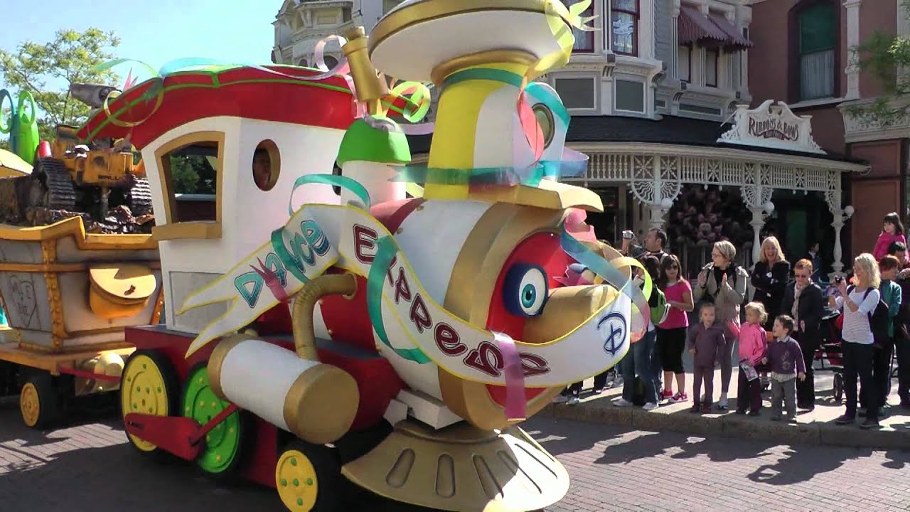 Disney Dance Express - Arrival Parade - YouTube