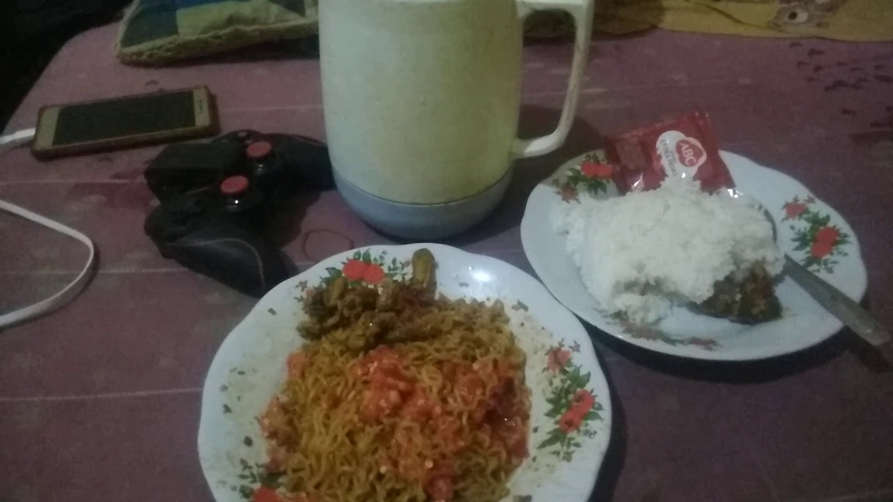 Makan Mie duo pedas - YouTube