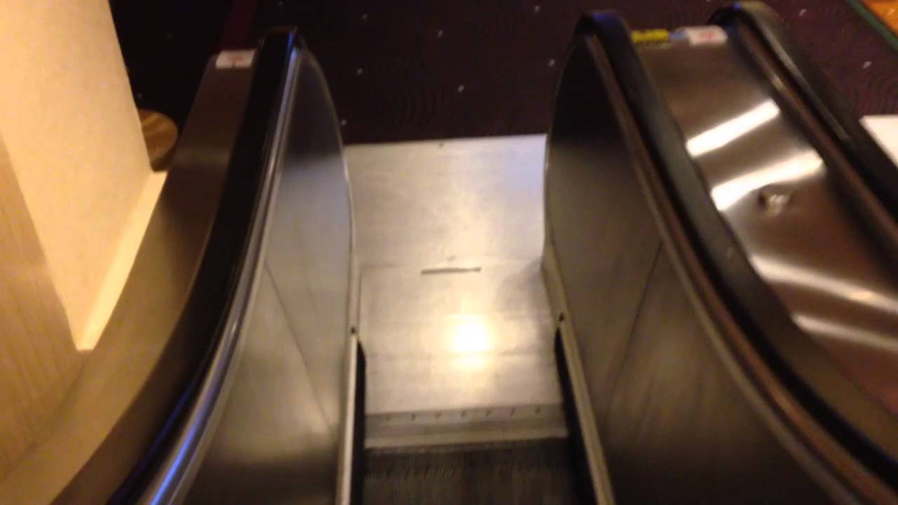 VERY NICE Montgomery A-Series Single-File Escalators @ Hilton, La Jolla ...