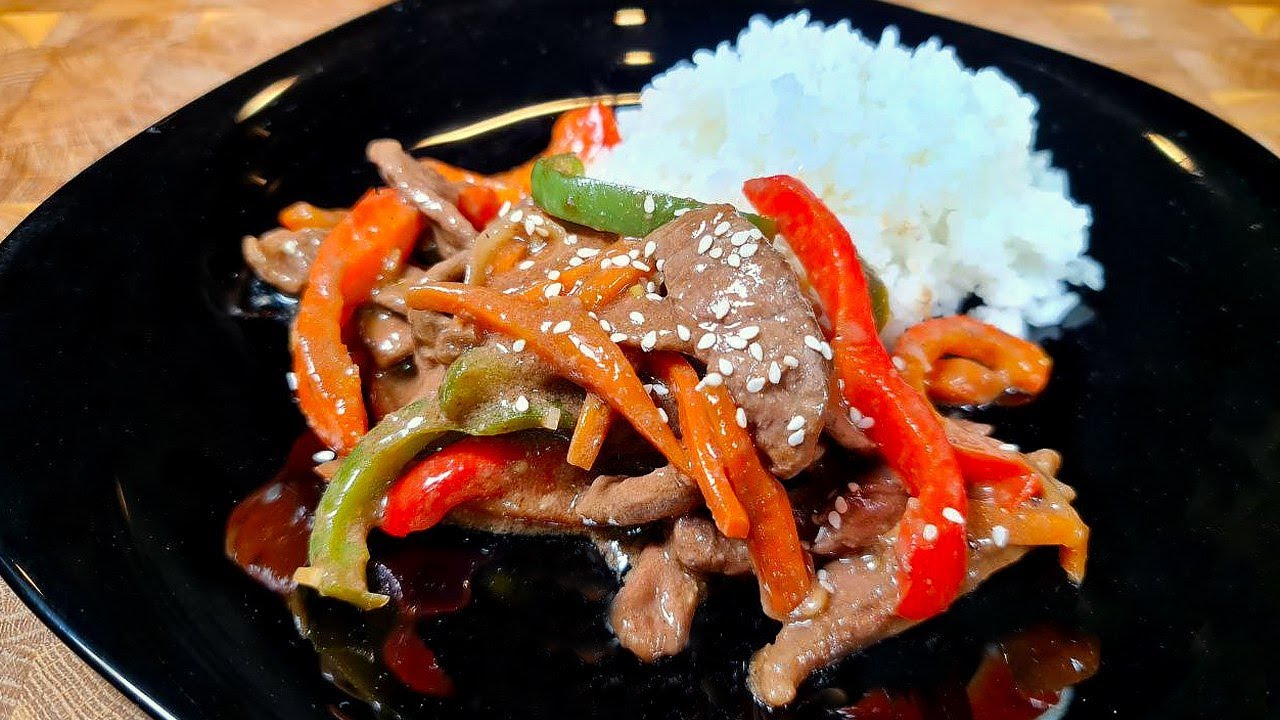 Говядина с овощами на сковороде по-азиатски - YouTube