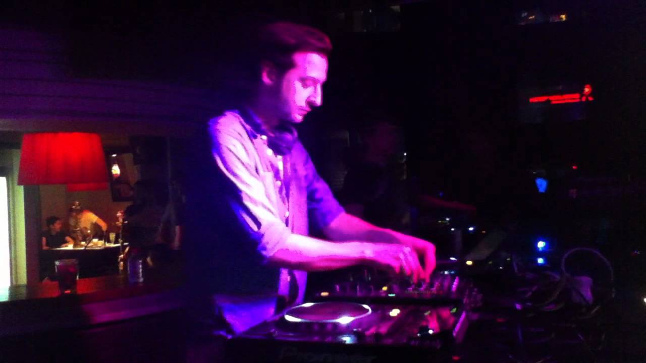 Russ Chimes live@Mio Moscow 20/05/11 - YouTube