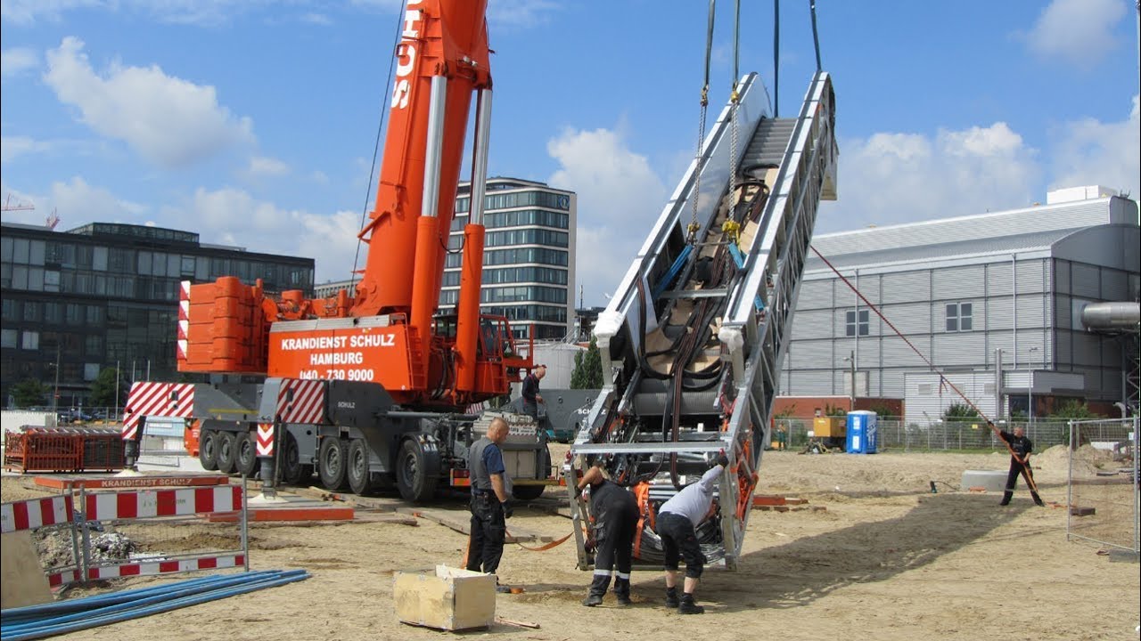 Terex Demag AC500-2 hebt eine Fahrtreppe - YouTube