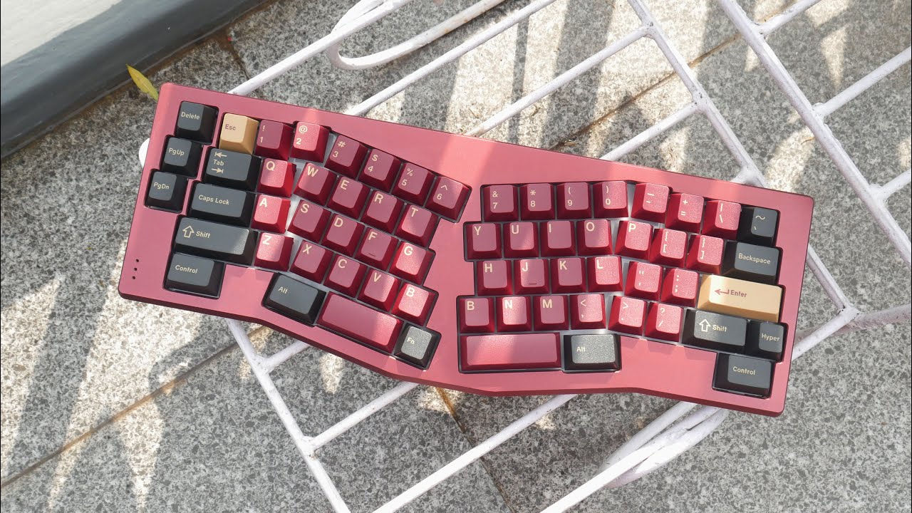 Merakit Keyboard Merah - YouTube