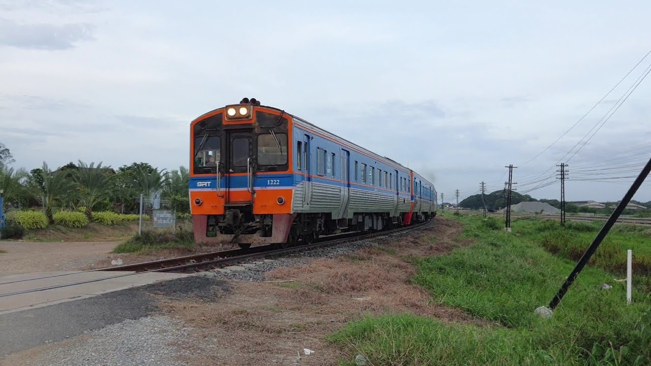 รถชานเมือง 355 เดินหน้าสู่ปลายทางสุพรรณบุรี comuter train 355 - YouTube
