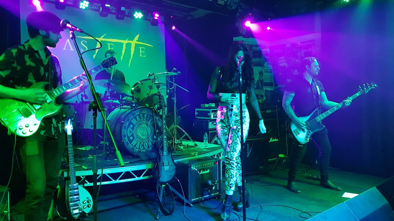 Bastette - Hunter (Live) - YouTube