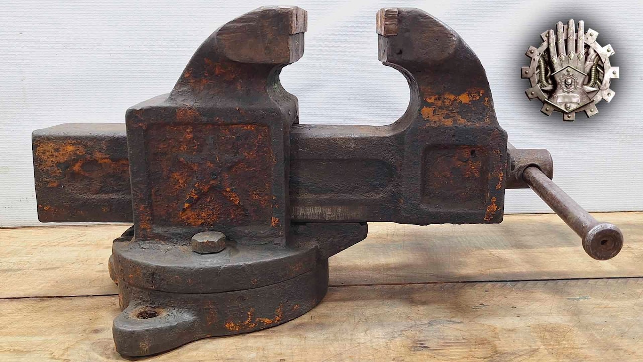Restoration of Old Rusty Vice, 1965 Year of Manufacture - YouTube