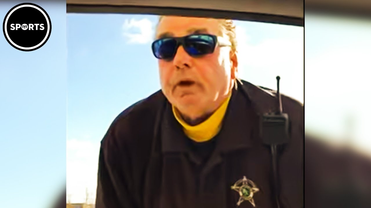 Rogue Mall Cop Goes AWOL On Unsuspecting Customers - YouTube
