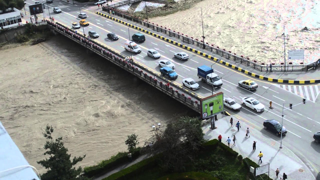 Viitura de la Ramnicu Valcea 29.07.2014 - YouTube