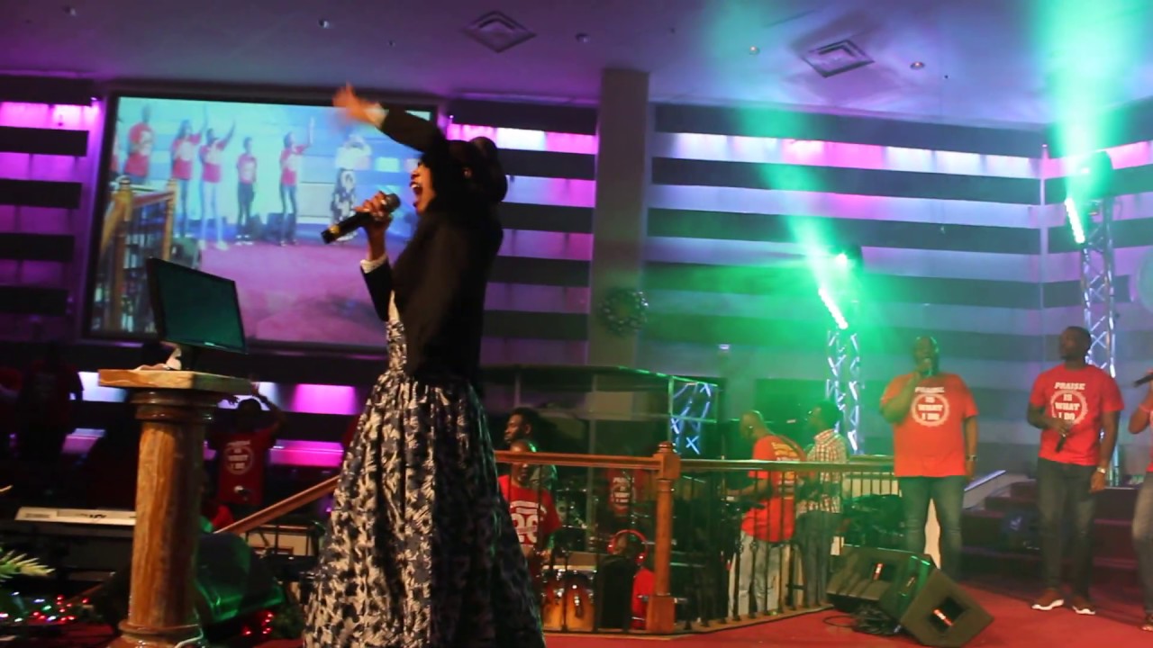 RCCG PRAISE AND WORSHIP-MINISTER RHODA - YouTube