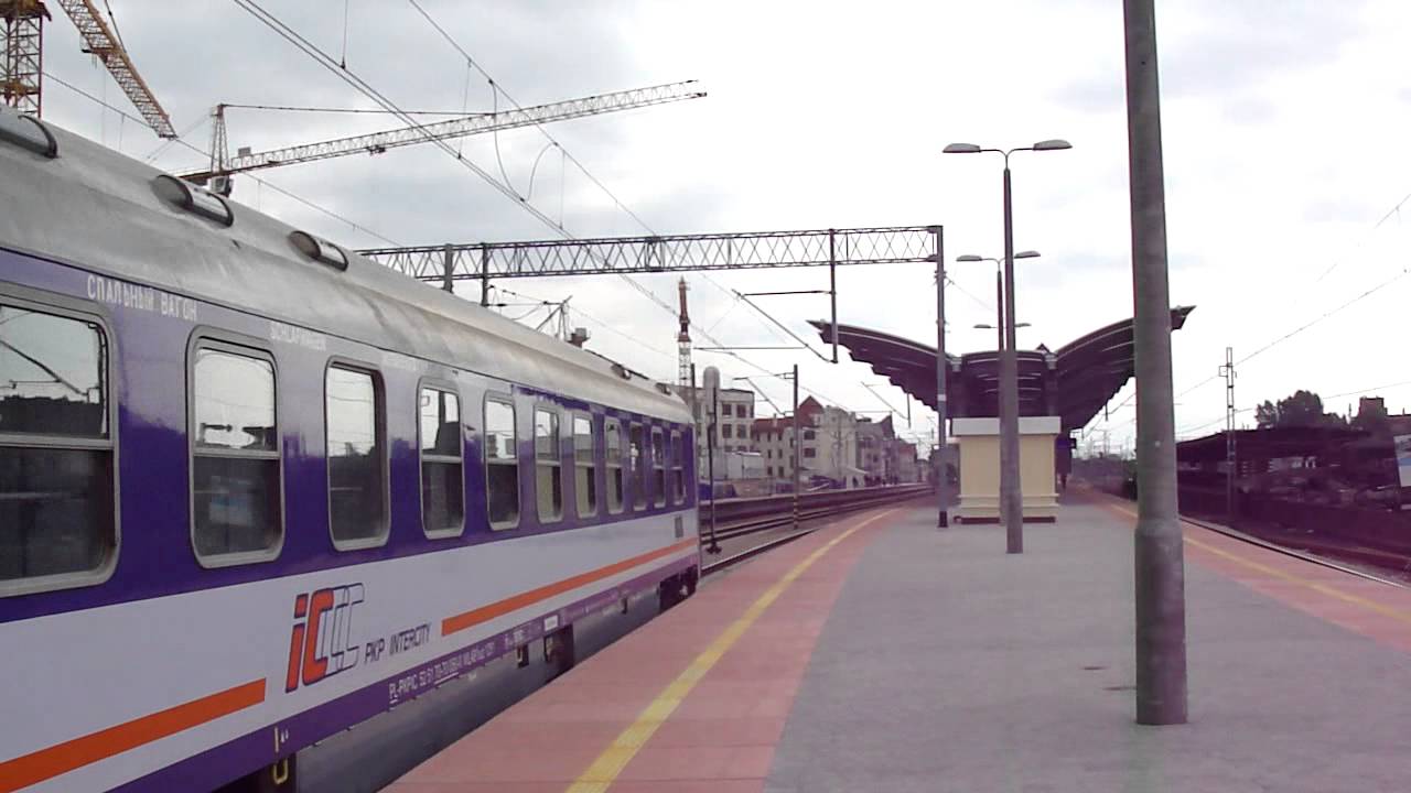 EP07-422 z TLK "Pogoria" relacji: Gdynia Gł. - Bielsko Biała odjeżdża ...