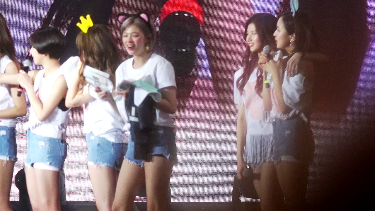 170217 TWICE 1st concert misana/2na - YouTube