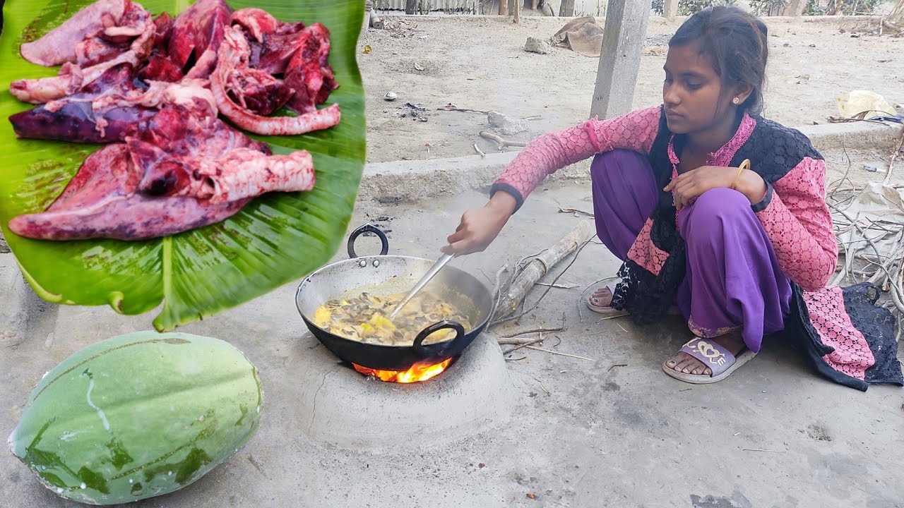 How santali girl cooking GOAT LUNGS recipe with fresh PAPAYA in tribe ...
