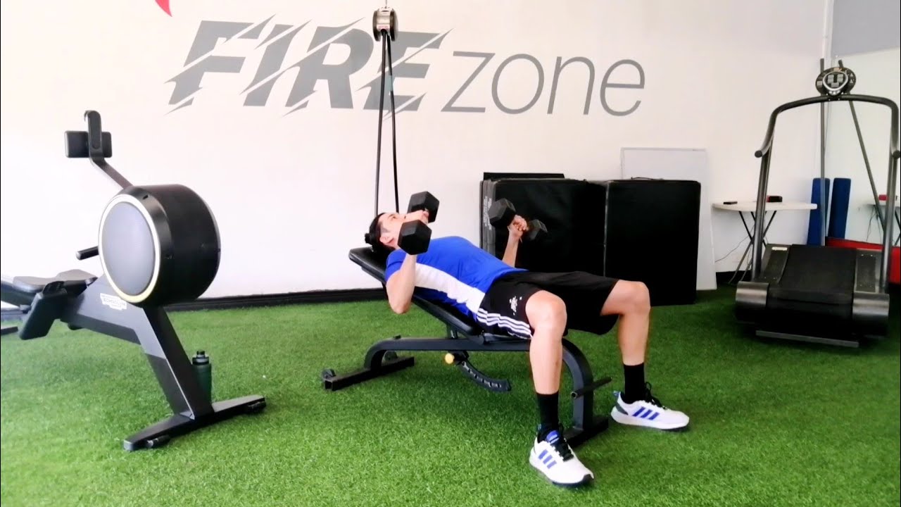Press inclinado con mancuernas - YouTube