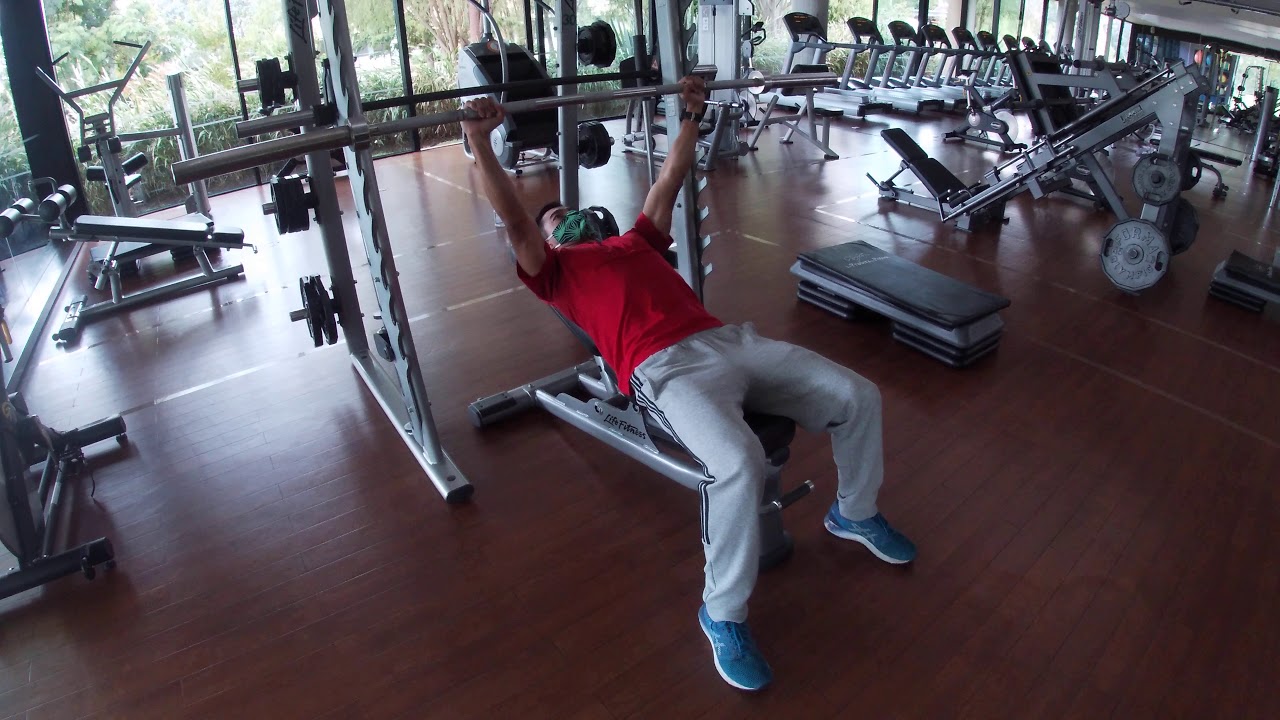 Press pecho inclinado barra libre - YouTube