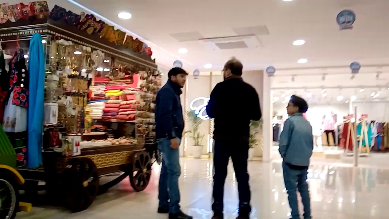 A visit to mall of Multan , Mini so and stalls - YouTube