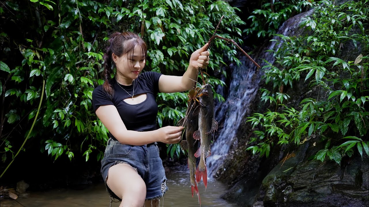 60 Days Survival Challenge: Bushcraft Trip, Building a Shelter in the ...