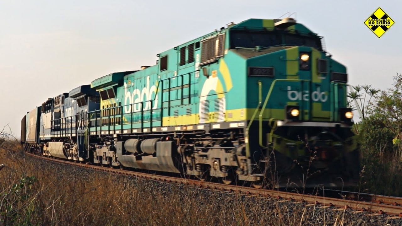 Trem da Rumo com 120 vagões na Ferrovia Norte Sul - YouTube