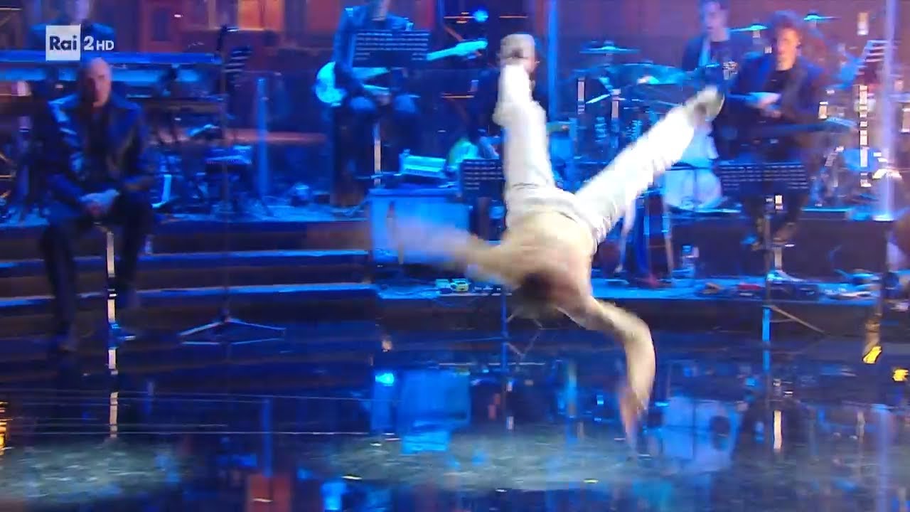 La break dance di Alis Bianca - Dalla strada al Palco 11/04/2023 - YouTube