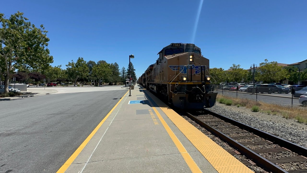 *MUST SEE* Rare Northbound UP Manifest Freight passes Morgan Hill ...