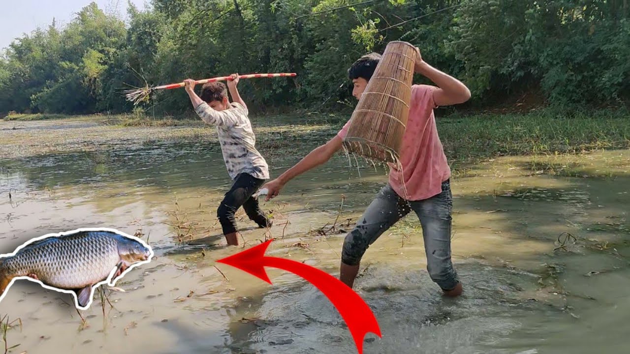 Amazing Hand Fishing Video | Traditional Boy Catching Fish By Hand in ...