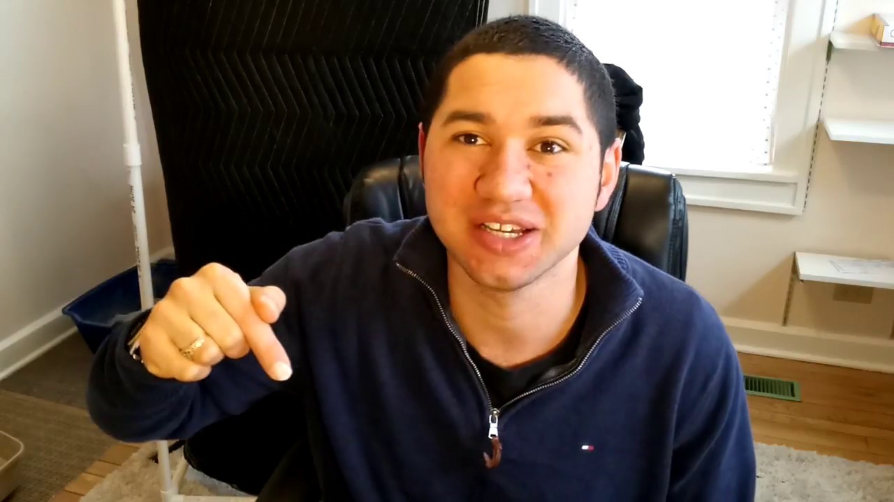 Gabriel Griffin - Talking about the Blue Yeti Microphone - YouTube