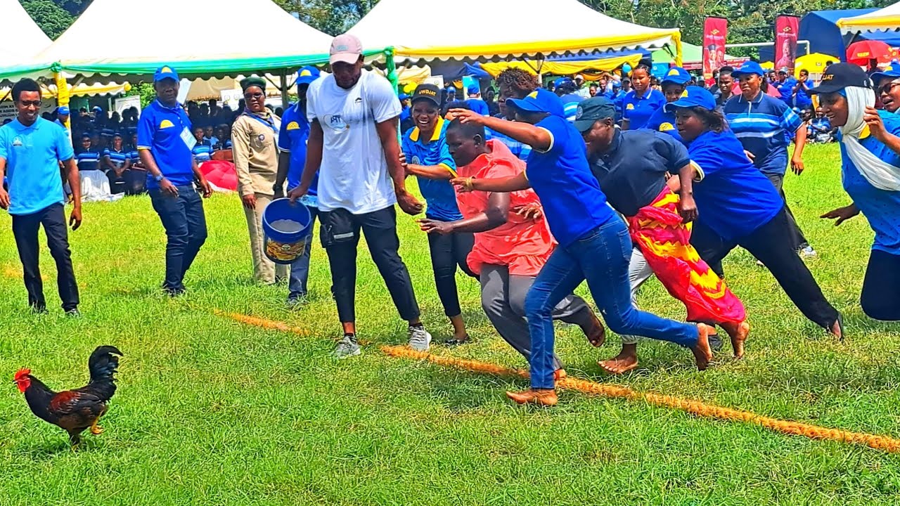 Cheki kuku alivyowatoa watu ngewu mbele ya mkuu wa mkoa - YouTube