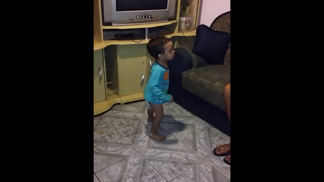 Bebê dançando... muito lindo - YouTube
