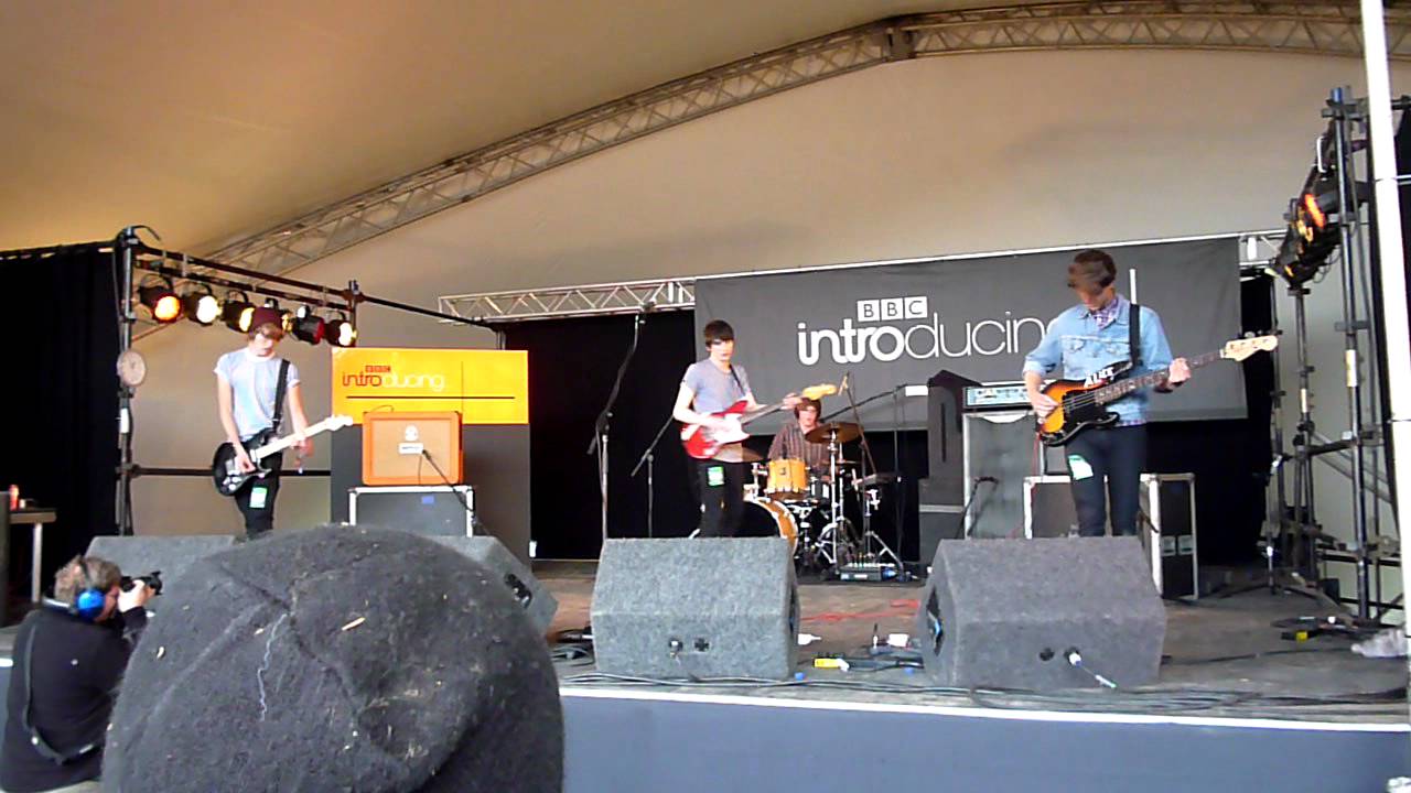 Leeds band Circles performing at Leeds Festival 2011 - YouTube