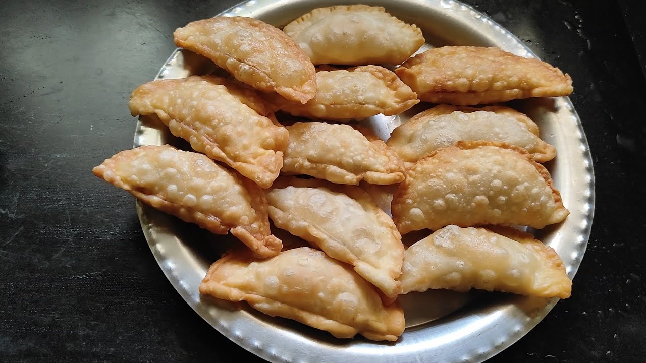 Karchikai, Kargikai, Crispy Navery for Christmas, Karanji recipe ...