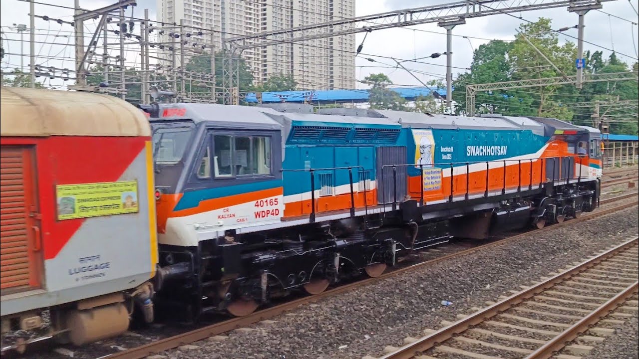 KYN's "SWACHATA HI SEVA 2.0" WDP4D Leading 11011 Mumbai CSMT Dhule ...