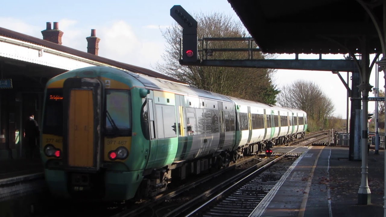 Southern Class 377 467 Departures Ford for Brighton - YouTube