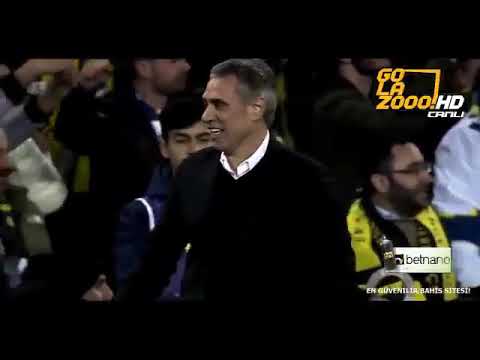 Fenerbahçe-Göztepe Maçı FB TD'si Ersun Yanal'ın Golden Sonra Samanyolu Şarkısına Eşlik ettiği anlar.