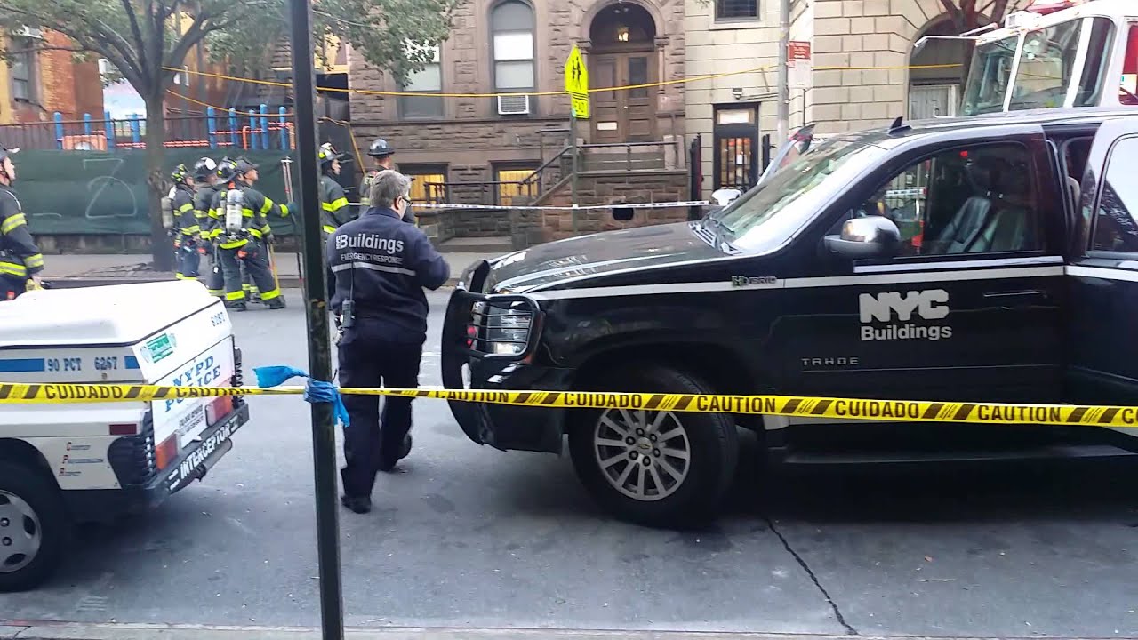 FDNY Ladder 119 Remove Hanging Debris in Brooklyn. - YouTube