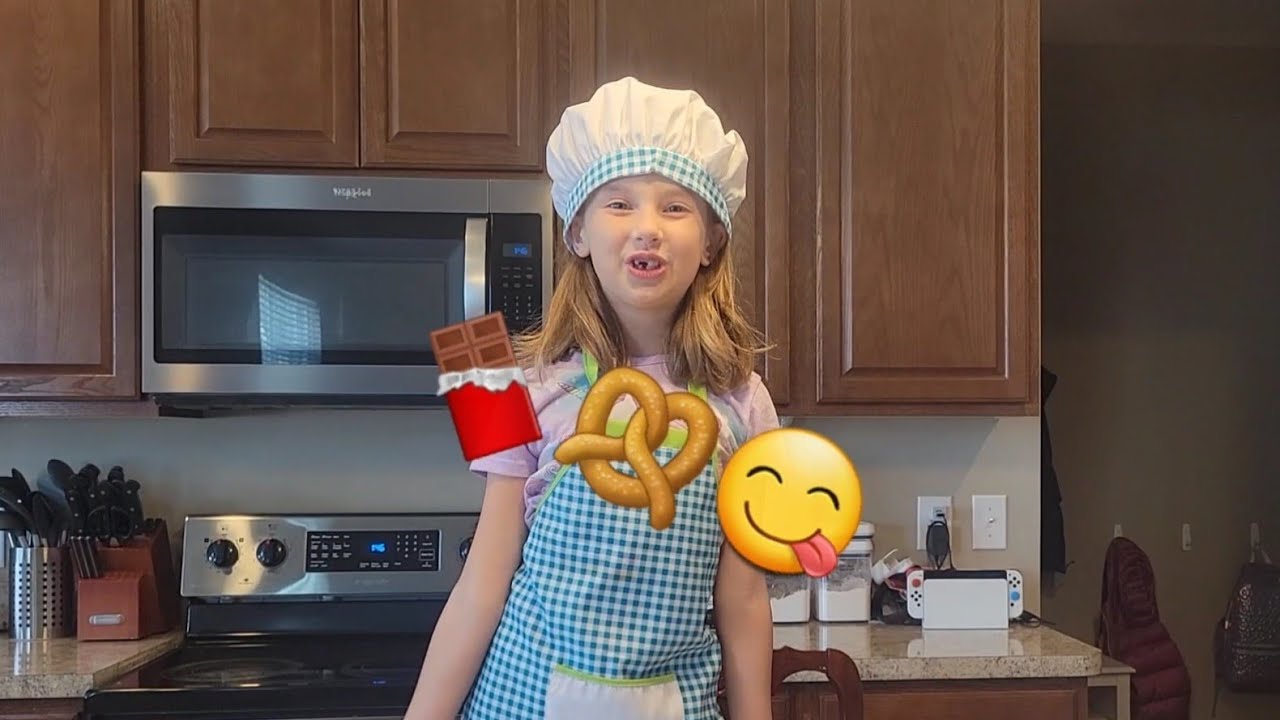 Kaylee's Cooking Show! ~Chocolate Covered Pretzels~ - YouTube