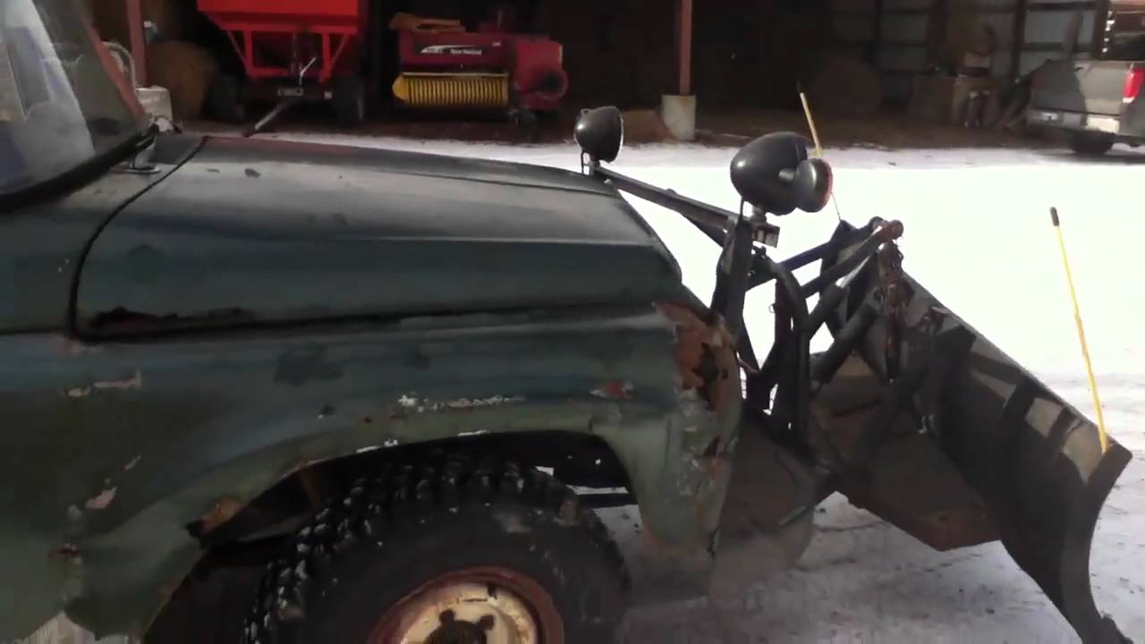 1966 International 392 V8 - YouTube