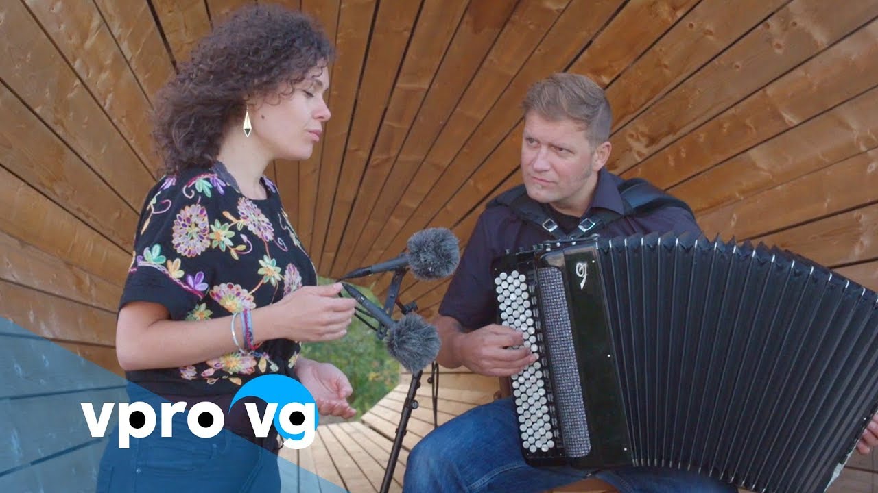 Singer Nora Fischer meets accordeonist Mario Batkovic (live @ITGWO 17 ...