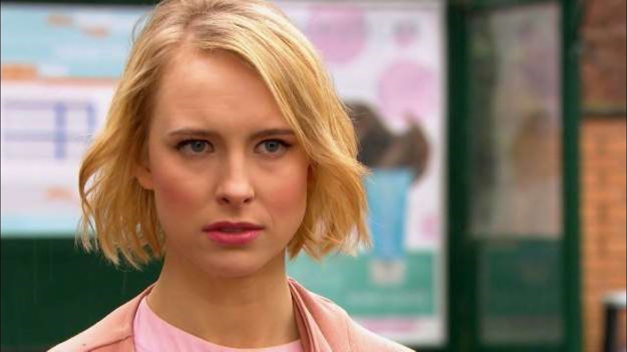 Hollyoaks spoilers: Darcy Wilde exits after nearly k*lling Esther - YouTube